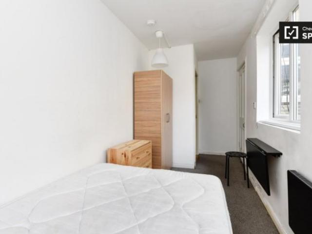 For Rent 3 Bedroom Shared Living/roommate London London DLS88990227