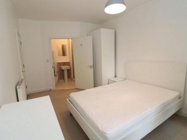 For Rent 3 Bedroom Shared Living/roommate London London DLS90559417