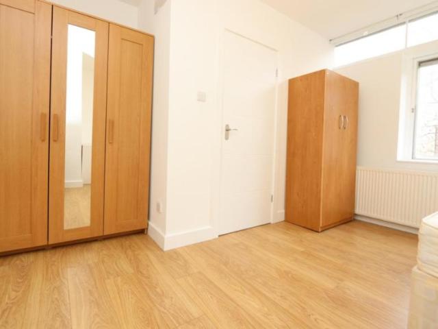 For Rent 3 Bedroom Shared Living/roommate London London DLS90559505