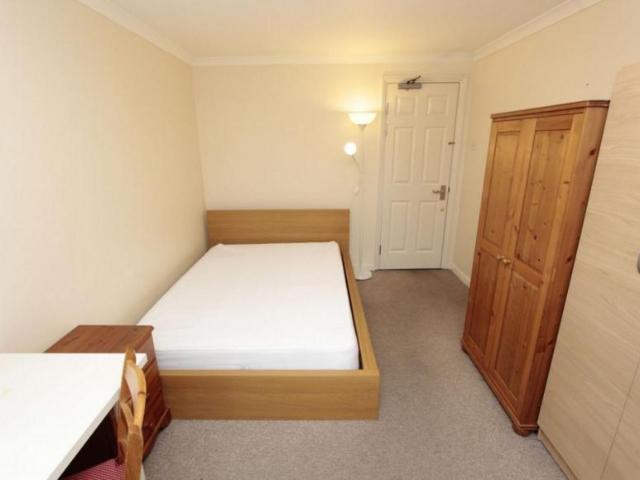 For Rent 3 Bedroom Shared Living/roommate London London DLS90559520