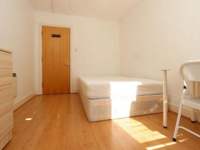 For Rent 3 Bedroom Shared Living/roommate London London DLS90559522