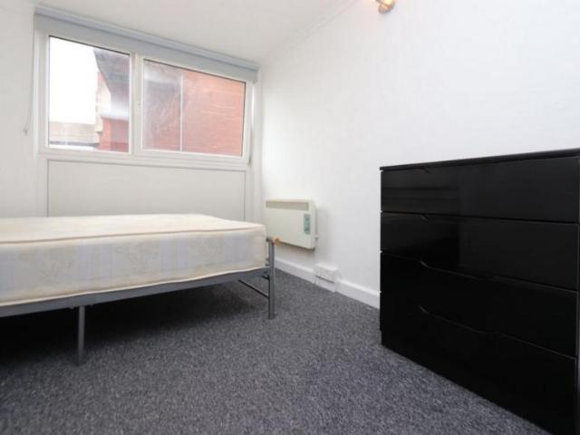 For Rent 3 Bedroom Shared Living/roommate London London DLS90559559