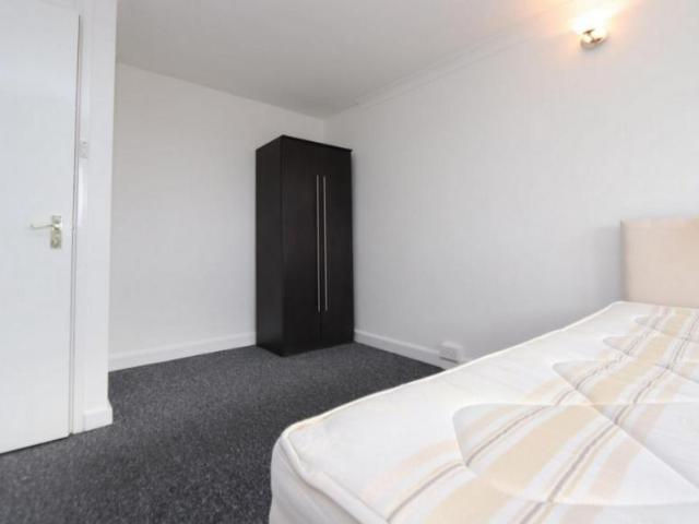 For Rent 3 Bedroom Shared Living/roommate London London DLS90559598