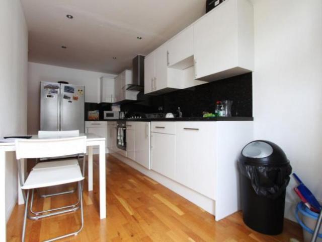 For Rent 3 Bedroom Shared Living/roommate London London DLS90559655