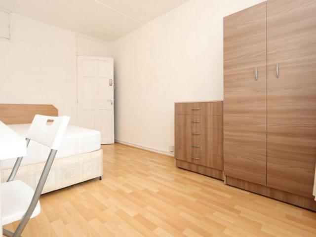 For Rent 3 Bedroom Shared Living/roommate London London DLS90559709