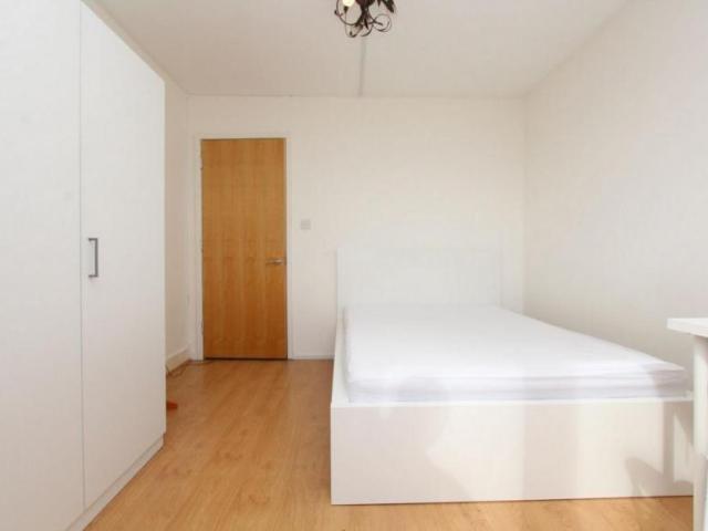 For Rent 3 Bedroom Shared Living/roommate London London DLS90559782