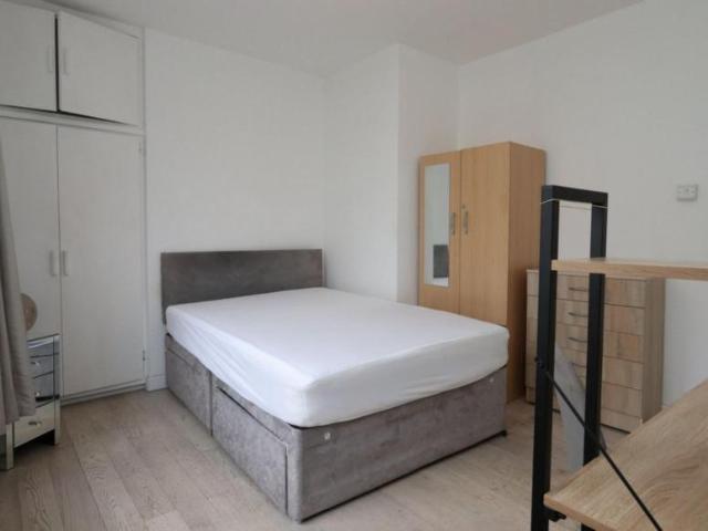For Rent 3 Bedroom Shared Living/roommate London London DLS90559825
