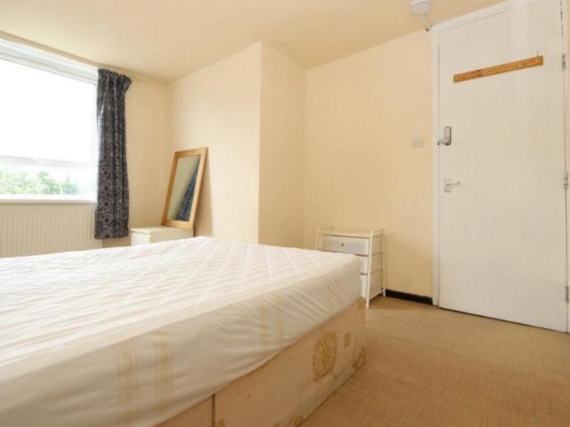 For Rent 3 Bedroom Shared Living/roommate London London DLS90559852