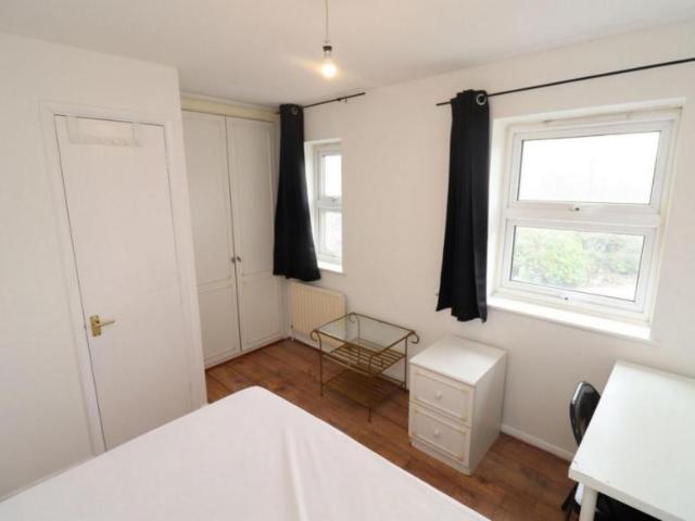 For Rent 3 Bedroom Shared Living/roommate London London DLS90559877