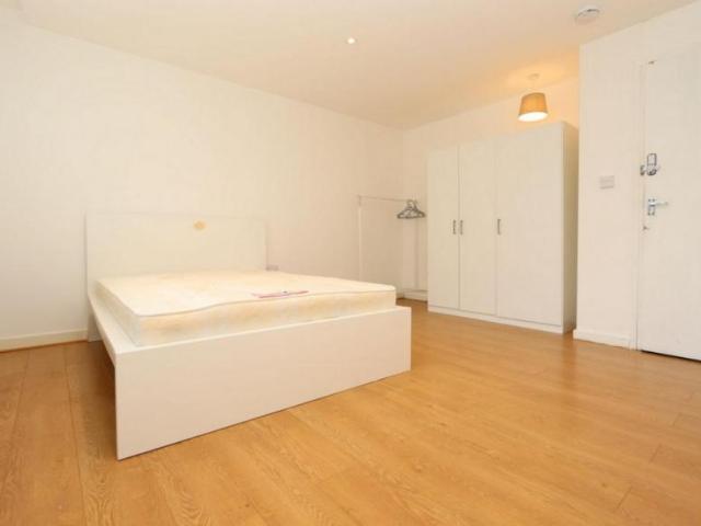 For Rent 3 Bedroom Shared Living/roommate London London DLS90559911
