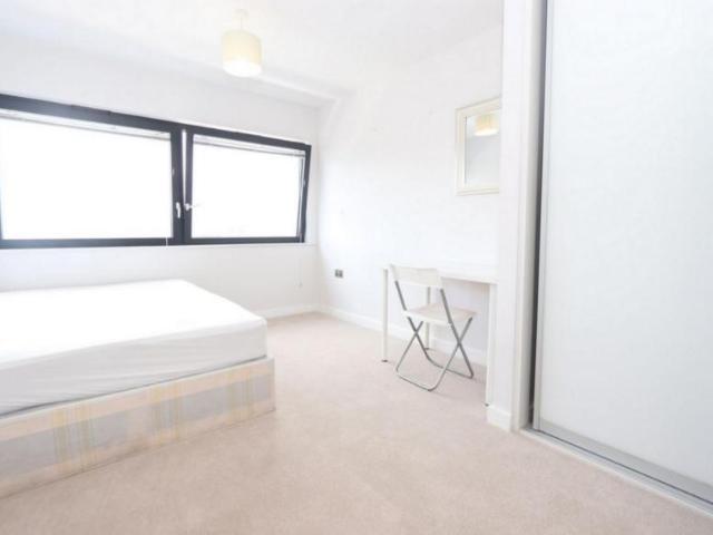 For Rent 3 Bedroom Shared Living/roommate London London DLS90559921