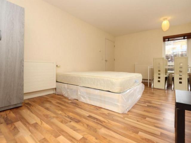 For Rent 3 Bedroom Shared Living/roommate London London DLS90559928