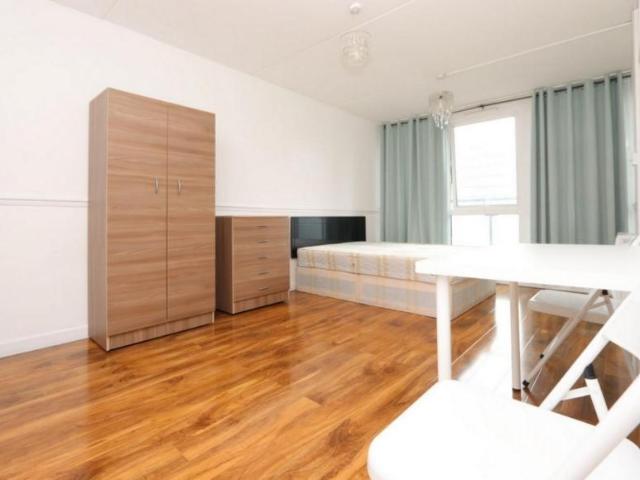 For Rent 3 Bedroom Shared Living/roommate London London DLS90559960