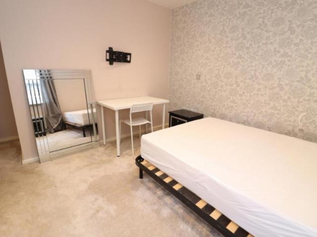 For Rent 3 Bedroom Shared Living/roommate London London DLS90560461