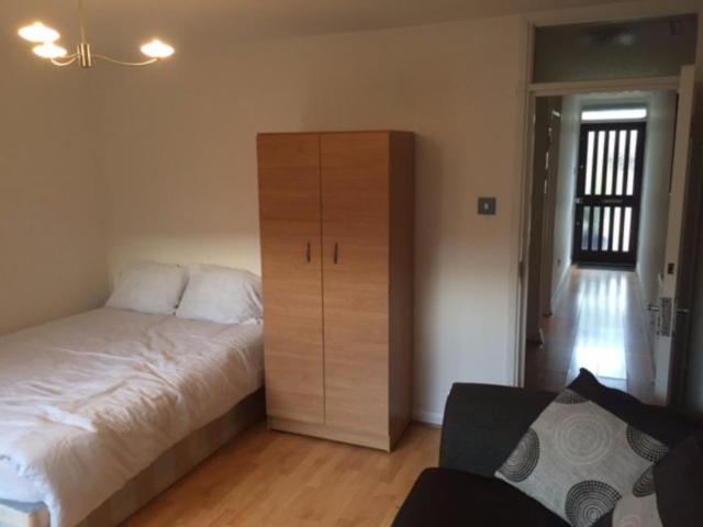 For Rent 3 Bedroom Shared Living/roommate London London DLS90560589