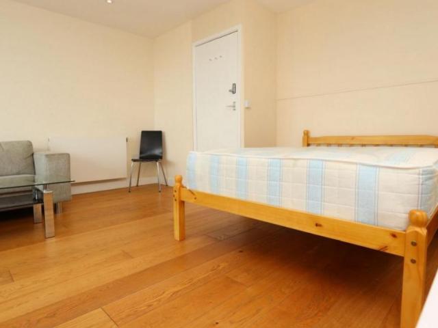 For Rent 3 Bedroom Shared Living/roommate London London DLS90560011