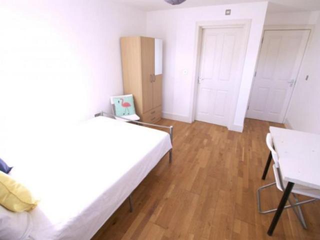 For Rent 3 Bedroom Shared Living/roommate London London DLS90560050