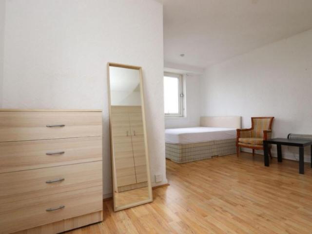 For Rent 3 Bedroom Shared Living/roommate London London DLS90560111