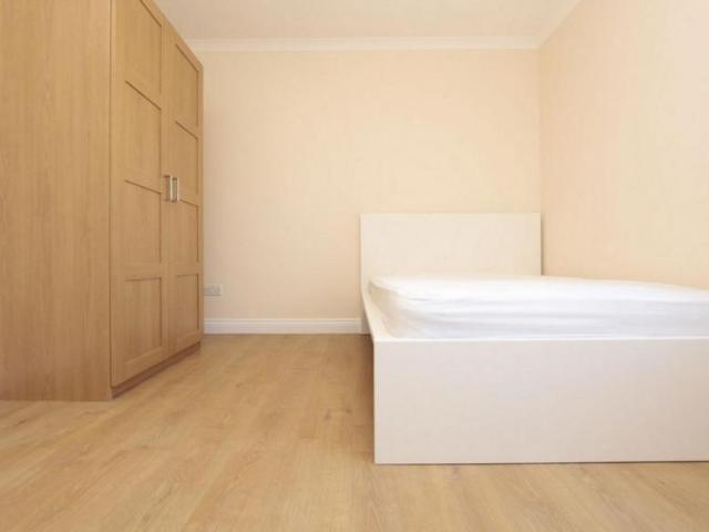 For Rent 3 Bedroom Shared Living/roommate London London DLS90560162