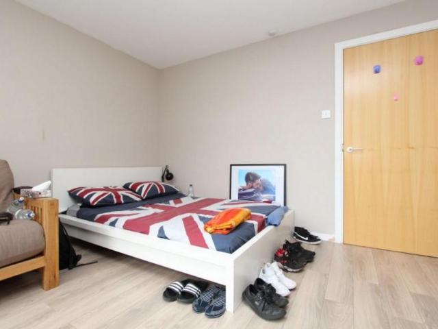 For Rent 3 Bedroom Shared Living/roommate London London DLS90560183
