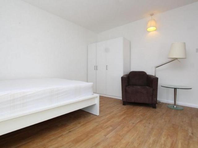 For Rent 3 Bedroom Shared Living/roommate London London DLS90560189