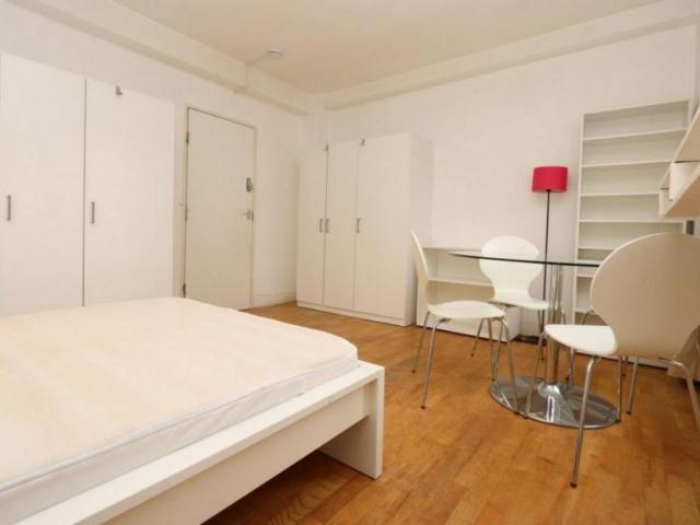 For Rent 3 Bedroom Shared Living/roommate London London DLS90560248