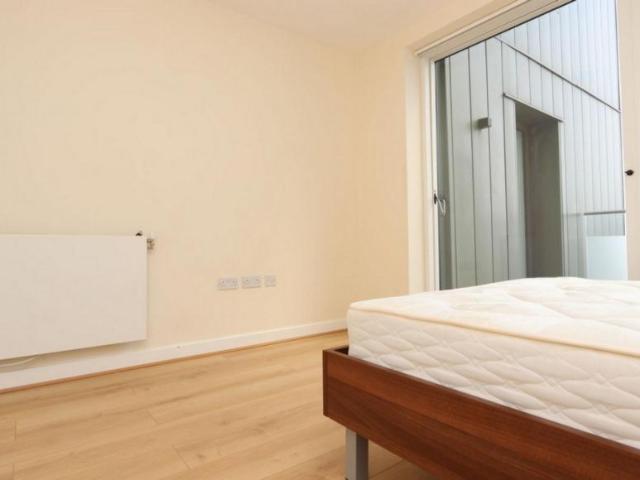 For Rent 3 Bedroom Shared Living/roommate London London DLS90560265