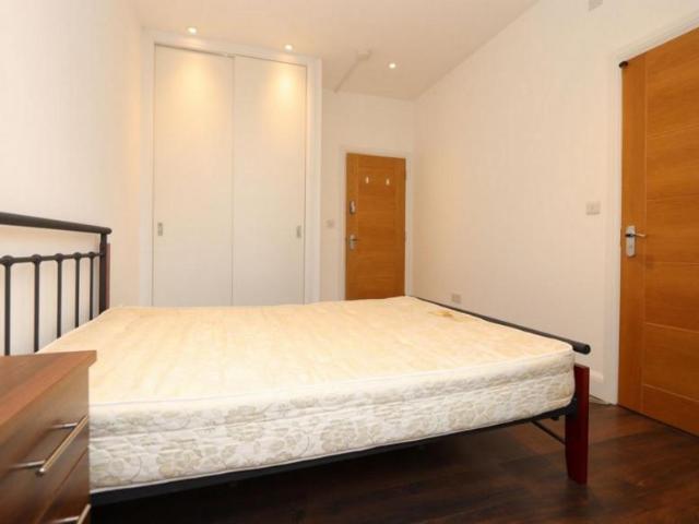 For Rent 3 Bedroom Shared Living/roommate London London DLS90560342