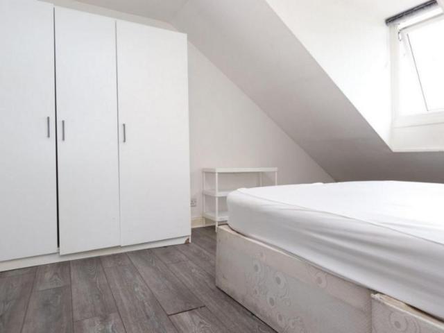 For Rent 3 Bedroom Shared Living/roommate London London DLS90560344
