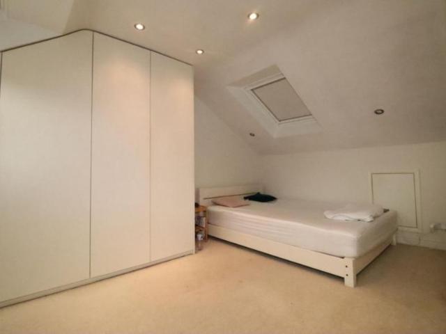 For Rent 3 Bedroom Shared Living/roommate London London DLS90560361