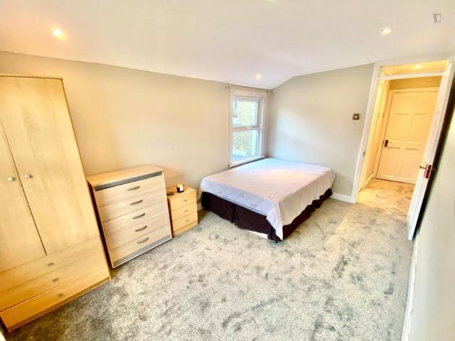 For Rent 3 Bedroom Shared Living/roommate London London DLS90561491