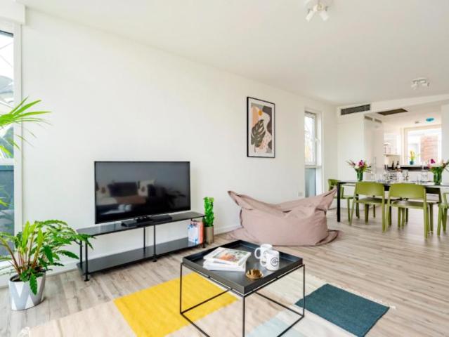 For Rent 3 Bedroom Shared Living/roommate London London DLS90561798