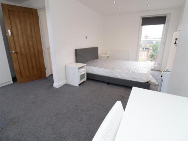 For Rent 3 Bedroom Shared Living/roommate London London DLS90561802