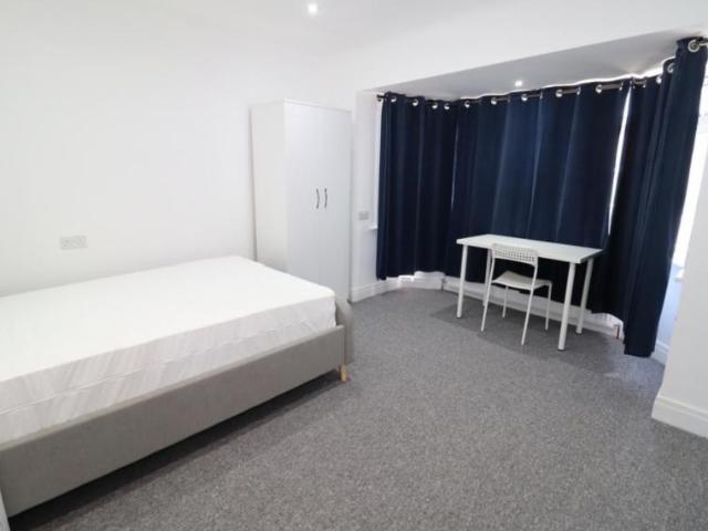 For Rent 3 Bedroom Shared Living/roommate London London DLS90561286
