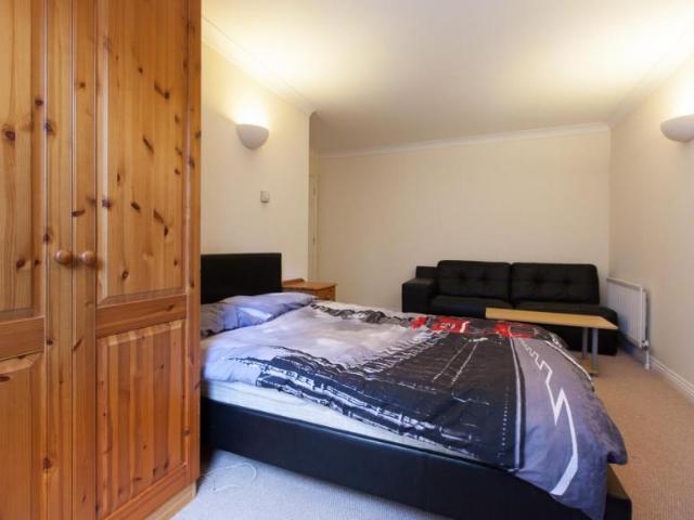 For Rent 3 Bedroom Shared Living/roommate London London DLS90562996