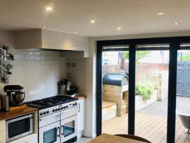 For Rent 3 Bedroom Shared Living/roommate London London DLS90563110