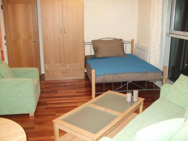For Rent 3 Bedroom Shared Living/roommate London London DLS90563296