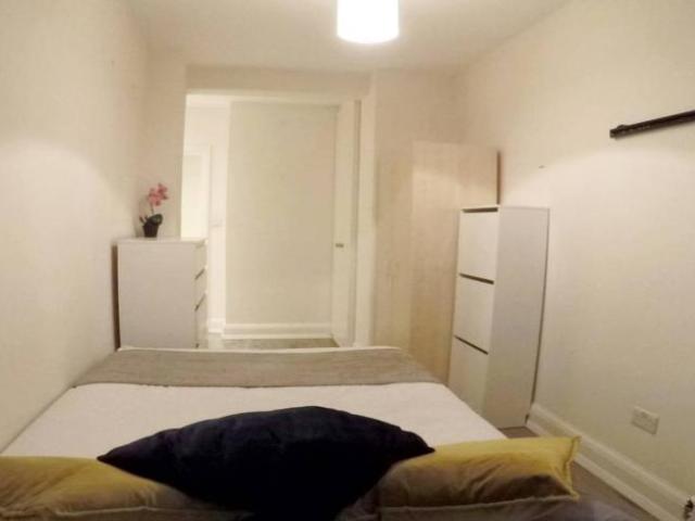 For Rent 3 Bedroom Shared Living/roommate London London DLS96498934