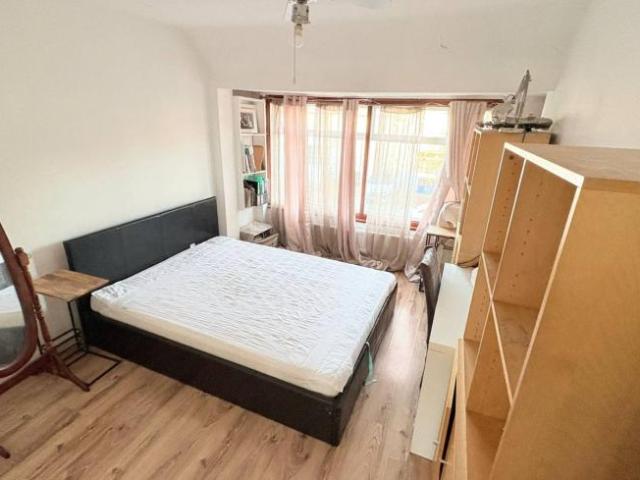 For Rent 3 Bedroom Shared Living/roommate London London DLS98603931