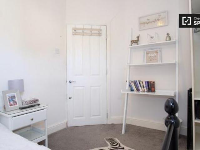 For Rent 3 Bedroom Shared Living/roommate London London DS75974883