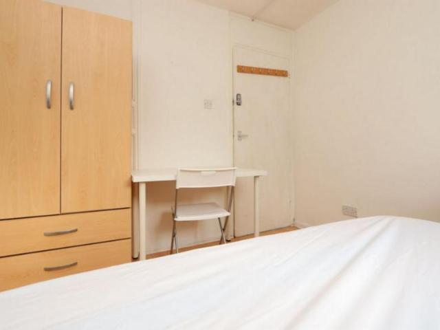 For Rent 3 Bedroom Shared Living/roommate London London DS90559317