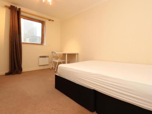 For Rent 3 Bedroom Shared Living/roommate London London DS90559443
