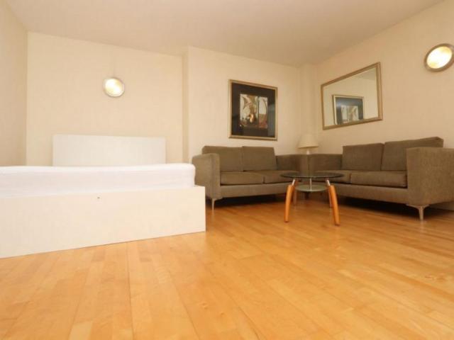 For Rent 3 Bedroom Shared Living/roommate London London DS90559468