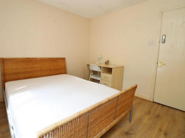 For Rent 3 Bedroom Shared Living/roommate London London DS90559696