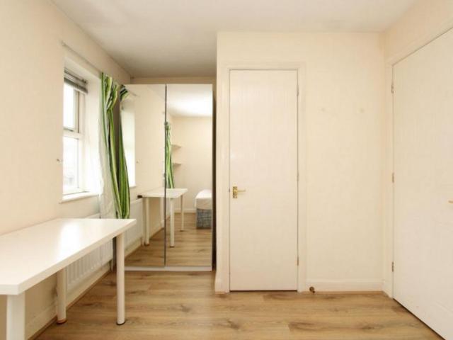 For Rent 3 Bedroom Shared Living/roommate London London DS90559606