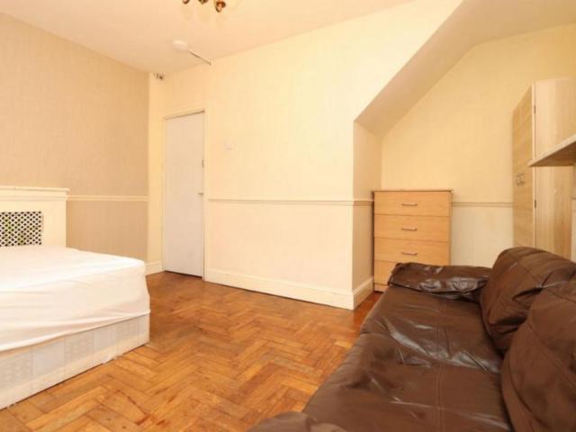 For Rent 3 Bedroom Shared Living/roommate London London DS90559774