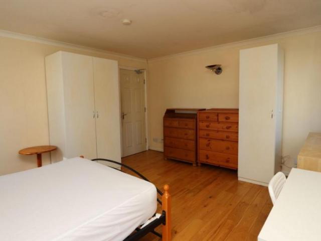 For Rent 3 Bedroom Shared Living/roommate London London DS90559700