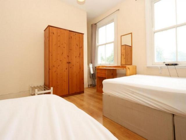 For Rent 3 Bedroom Shared Living/roommate London London DS90559717