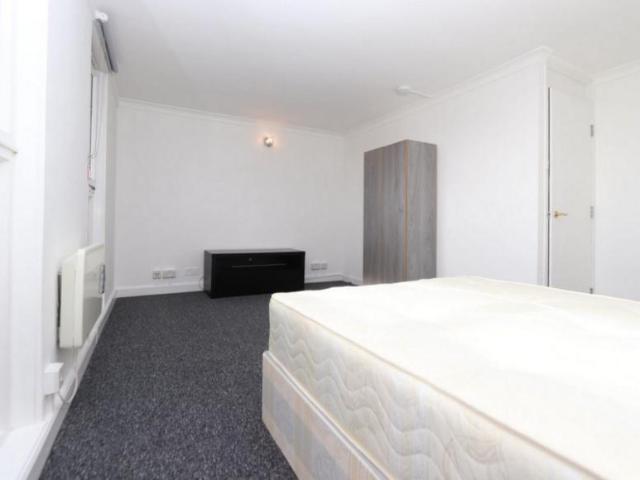 For Rent 3 Bedroom Shared Living/roommate London London DS90559842