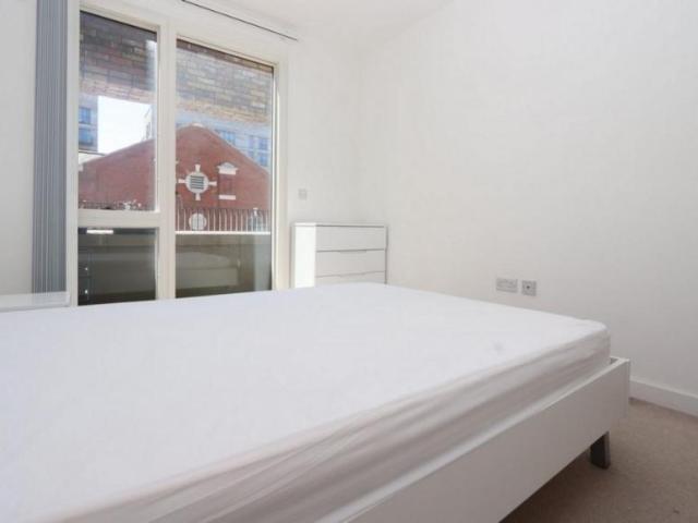 For Rent 3 Bedroom Shared Living/roommate London London DS90559942